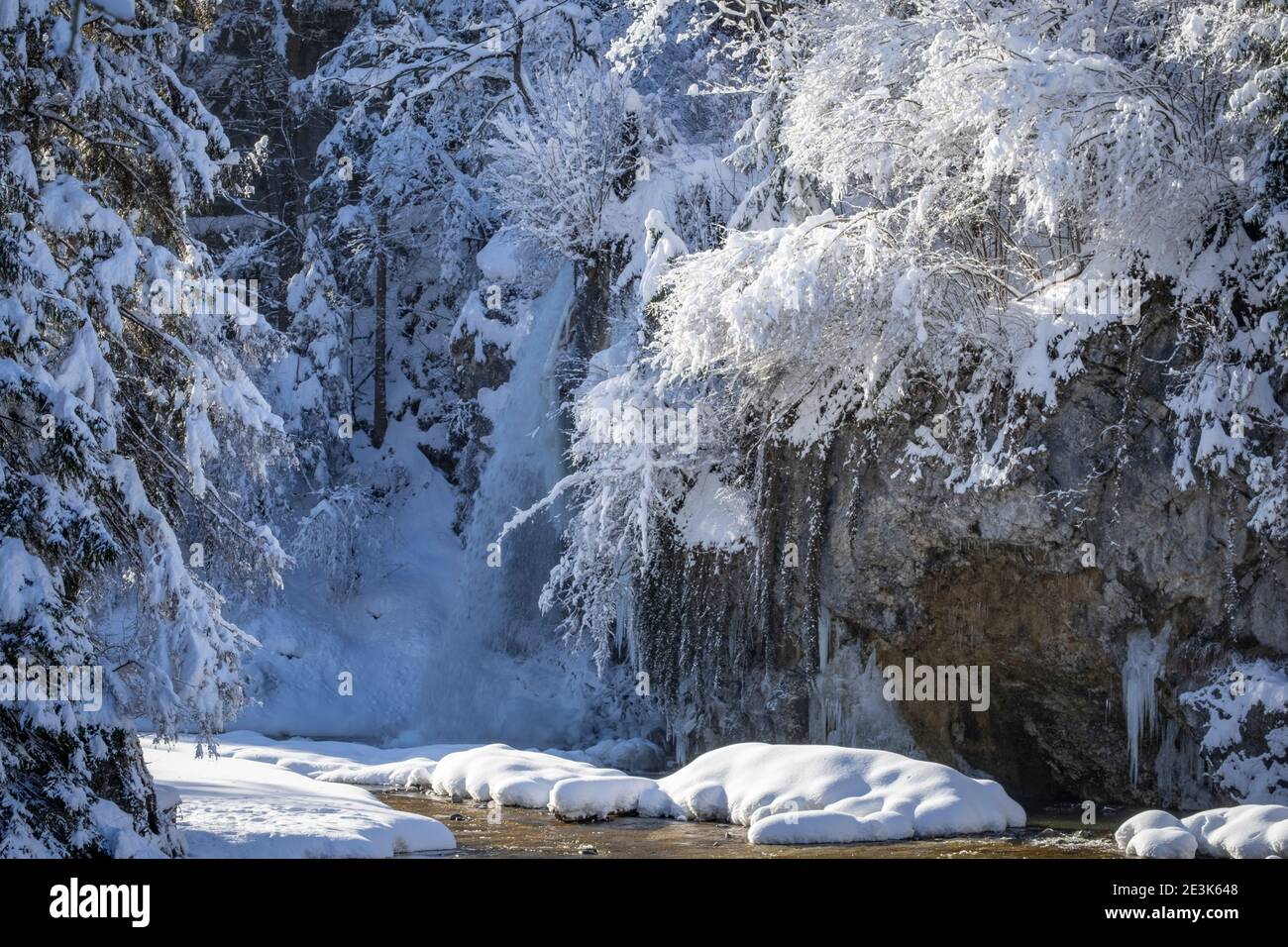 Rock climbing and winter sun hi-res stock photography and images - Alamy