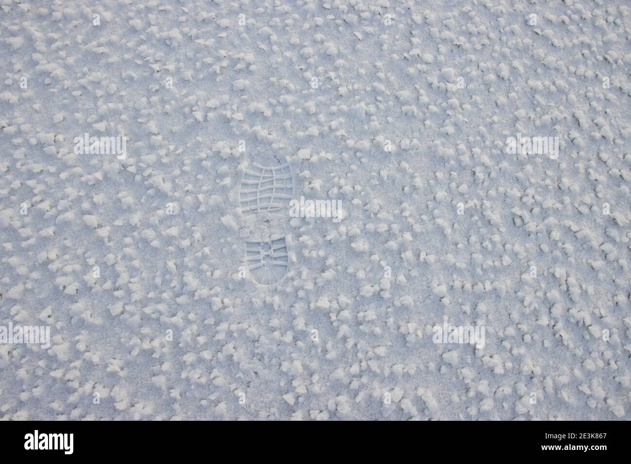 boot footprint in virgin snow Stock Photo - Alamy