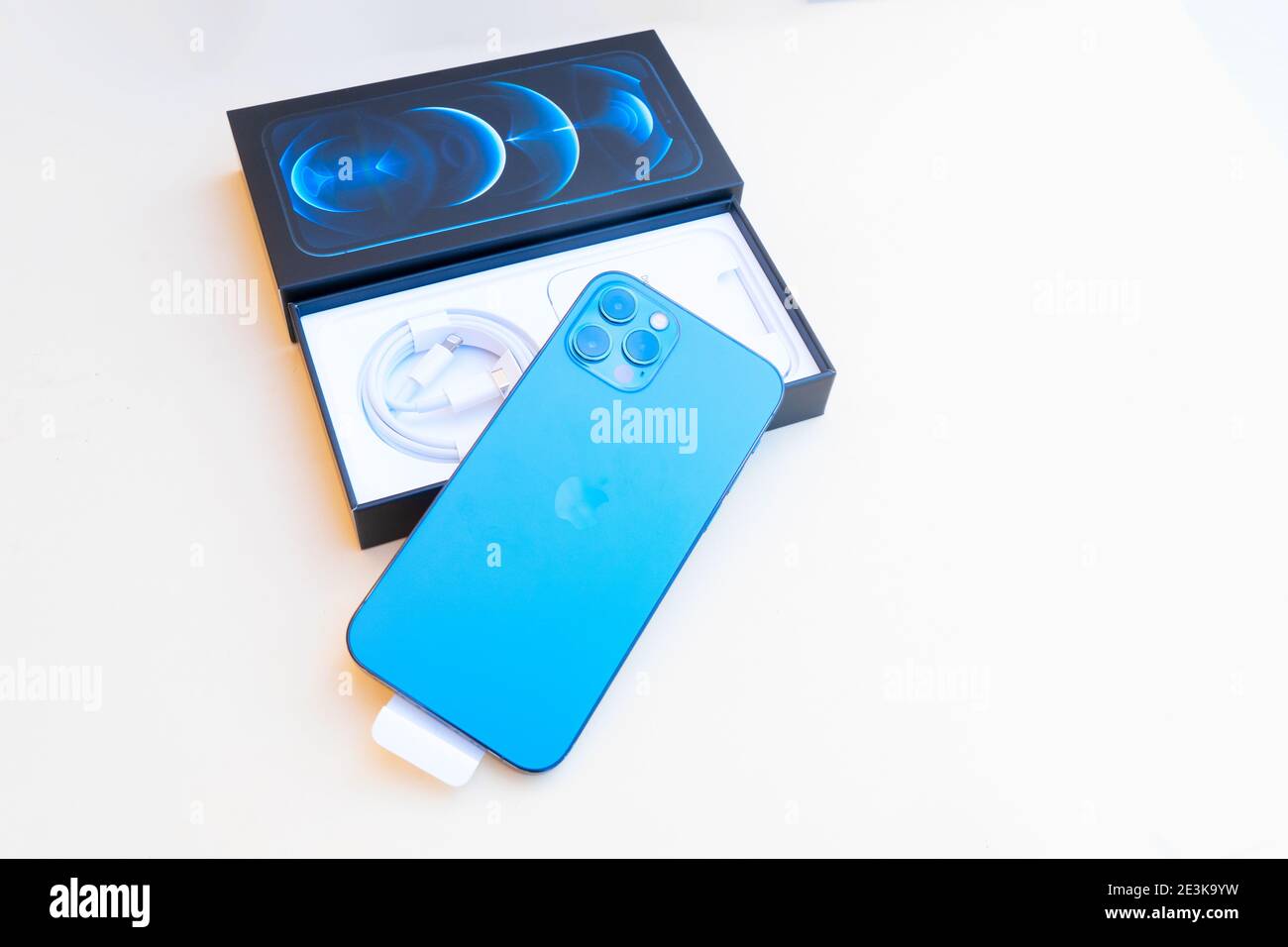 Iphone 12 pro box hi-res stock photography and images - Alamy