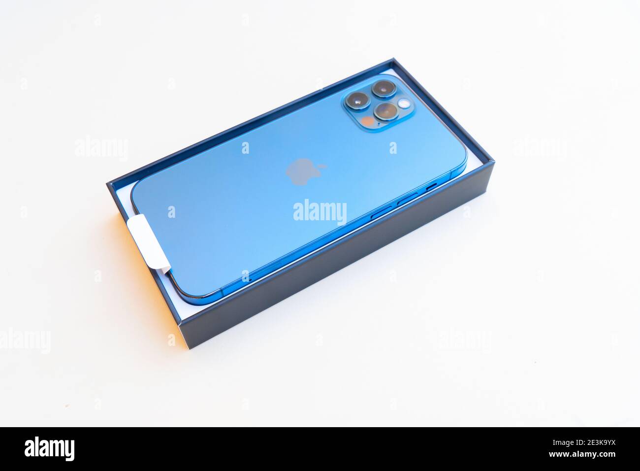 Iphone 12 box hi-res stock photography and images - Alamy