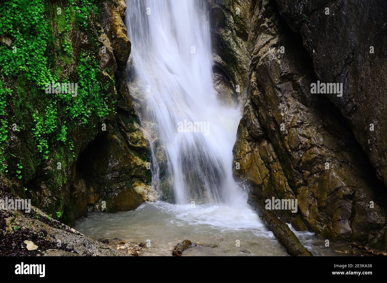 Sunshine between rocks hi-res stock photography and images - Alamy