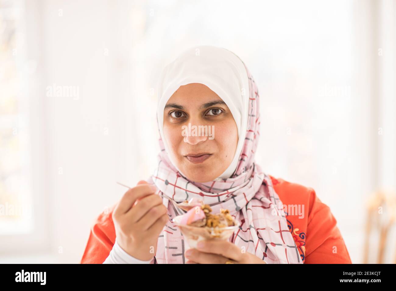 Muslim traditional woman Stock Photo - Alamy