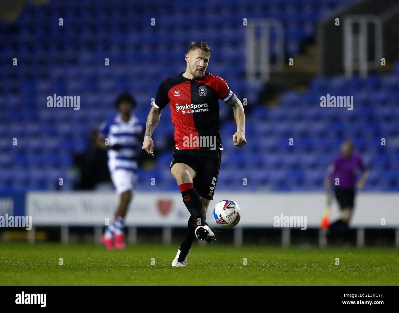 Tom mcintyre reading hi-res stock photography and images - Alamy