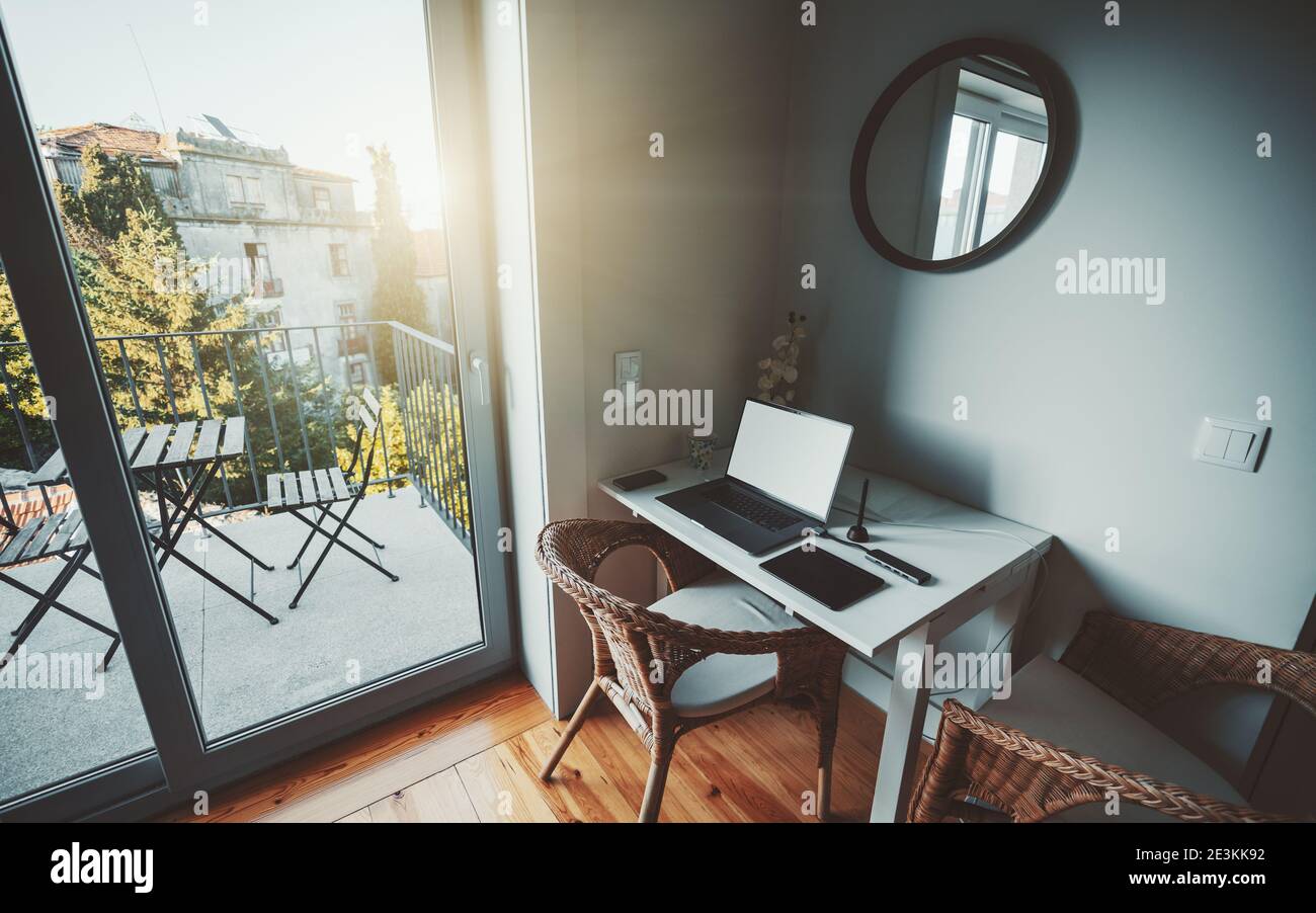 Contemporary artist multimedia hi-res stock photography and images - Alamy