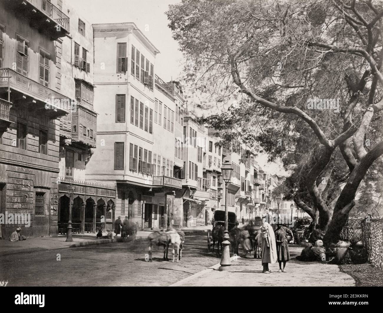 Vintage old white heritage hi-res stock photography and images - Alamy