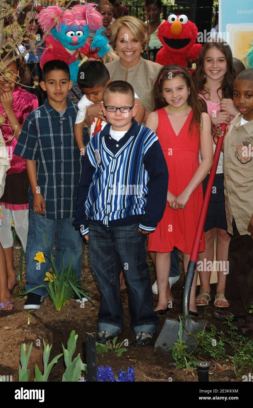 Sesame street rosita hi-res stock photography and images - Alamy