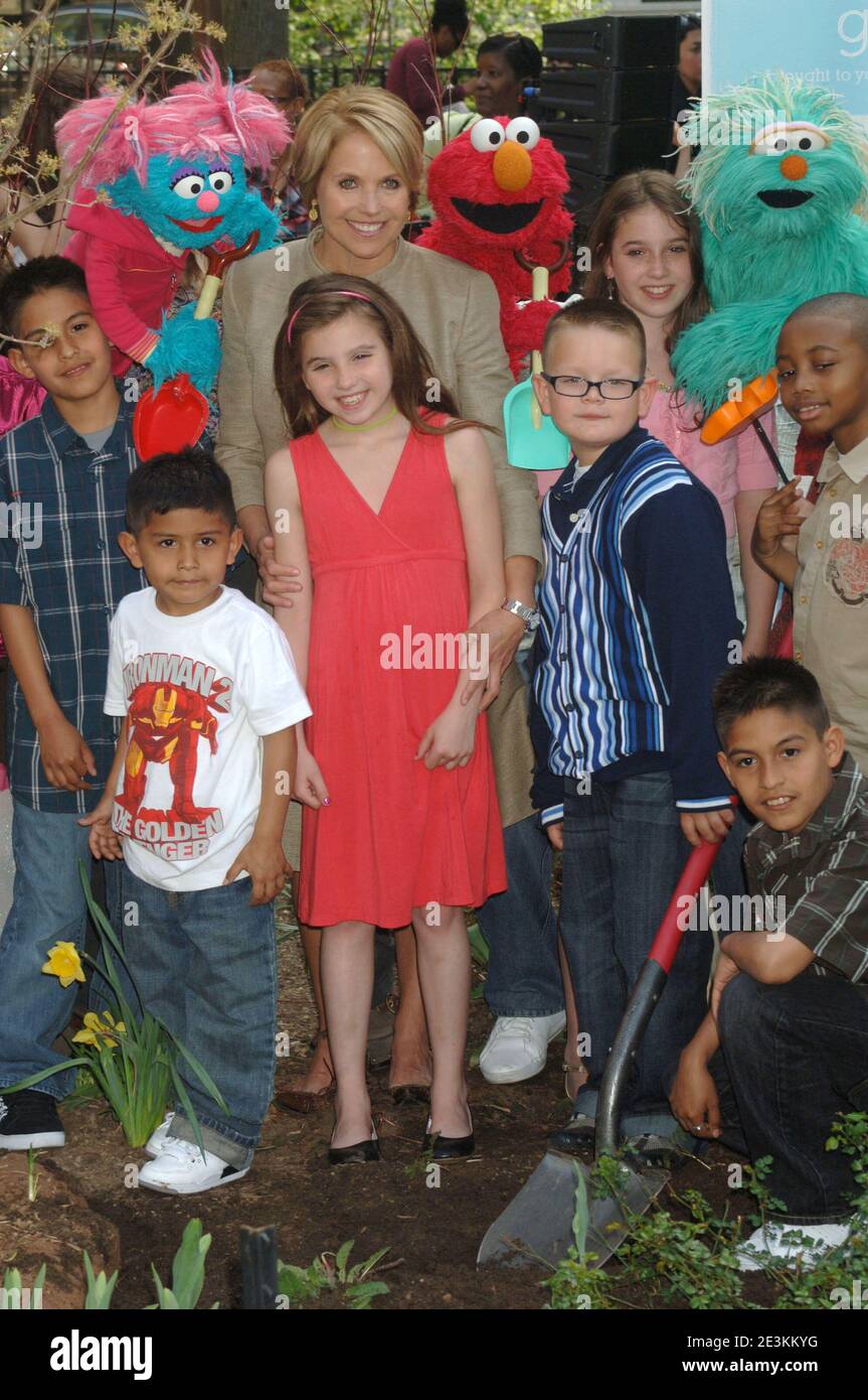 Sesame street rosita hi-res stock photography and images - Alamy