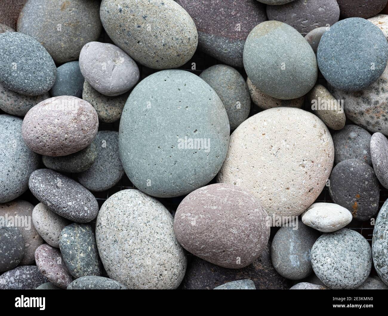Pebbles river hi-res stock photography and images - Alamy