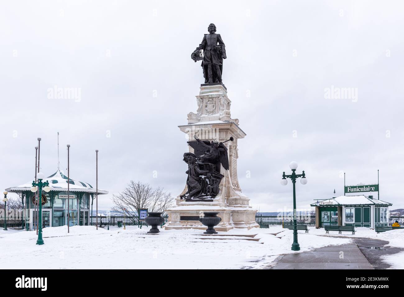 Monument tourism snow statue hi-res stock photography and images - Alamy