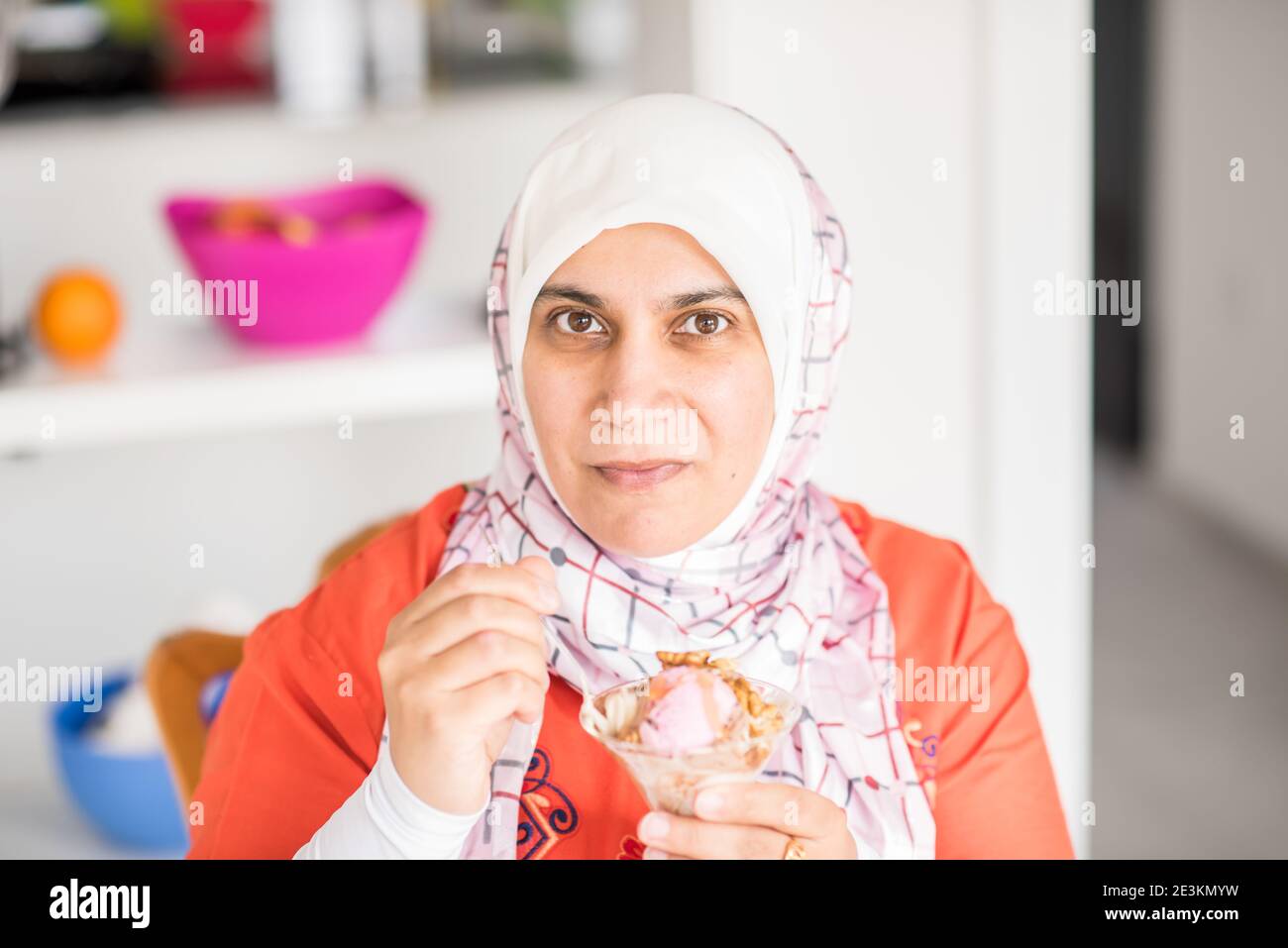 Muslim traditional woman Stock Photo - Alamy