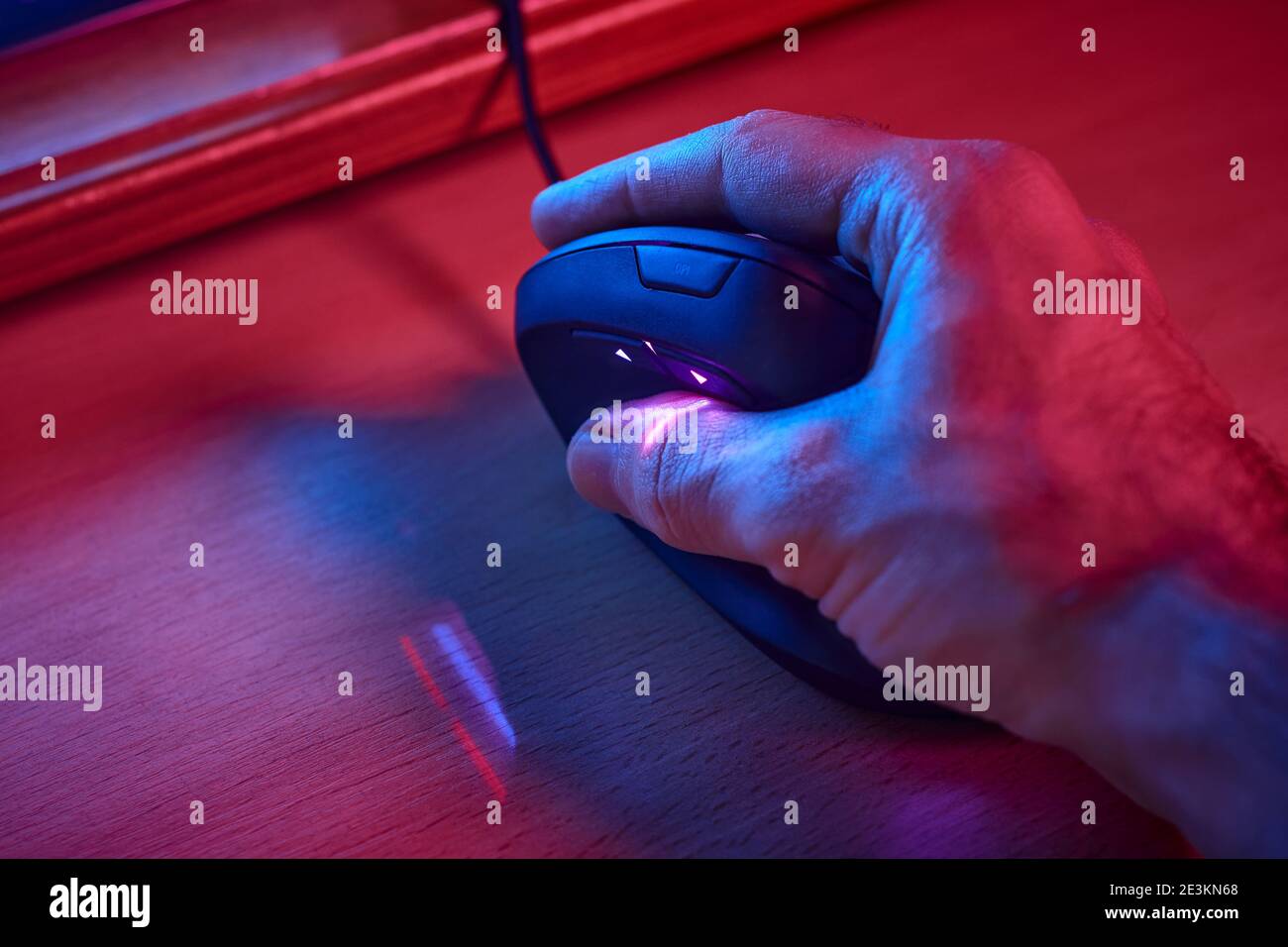 Vertical mouse hi-res stock photography and images - Alamy