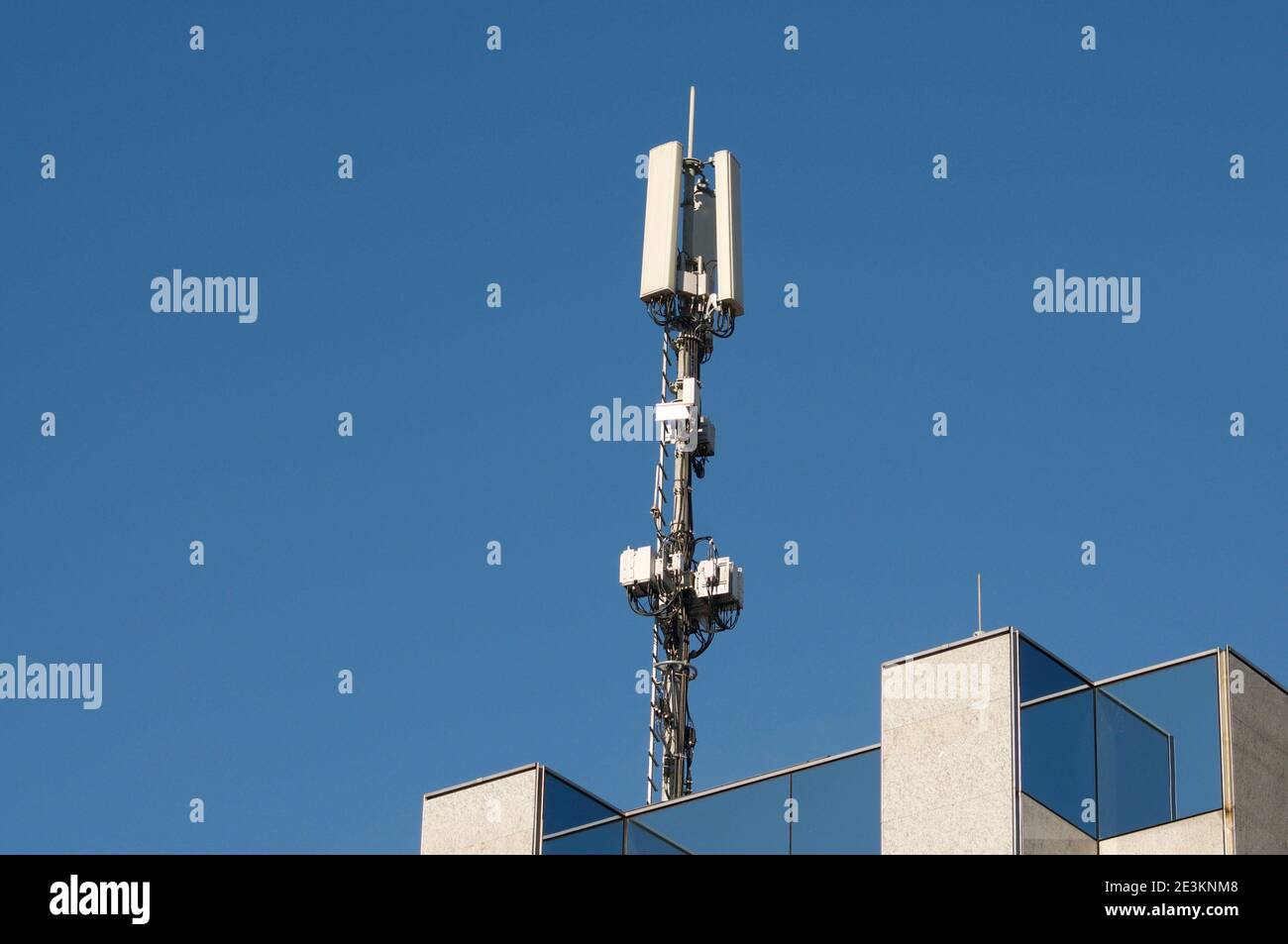 4g tower hi-res stock photography and images - Alamy