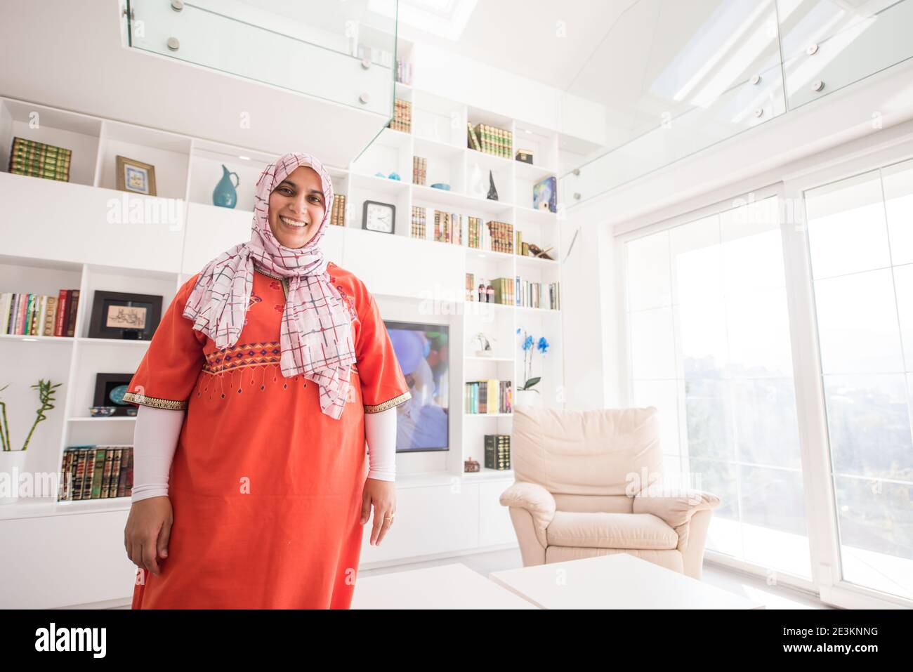 Muslim traditional woman Stock Photo - Alamy