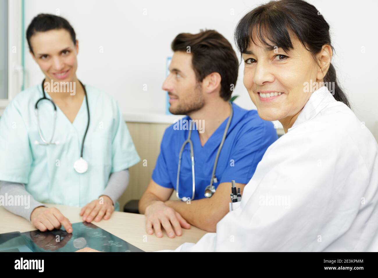 a team doctor surgeon and nurses Stock Photo - Alamy