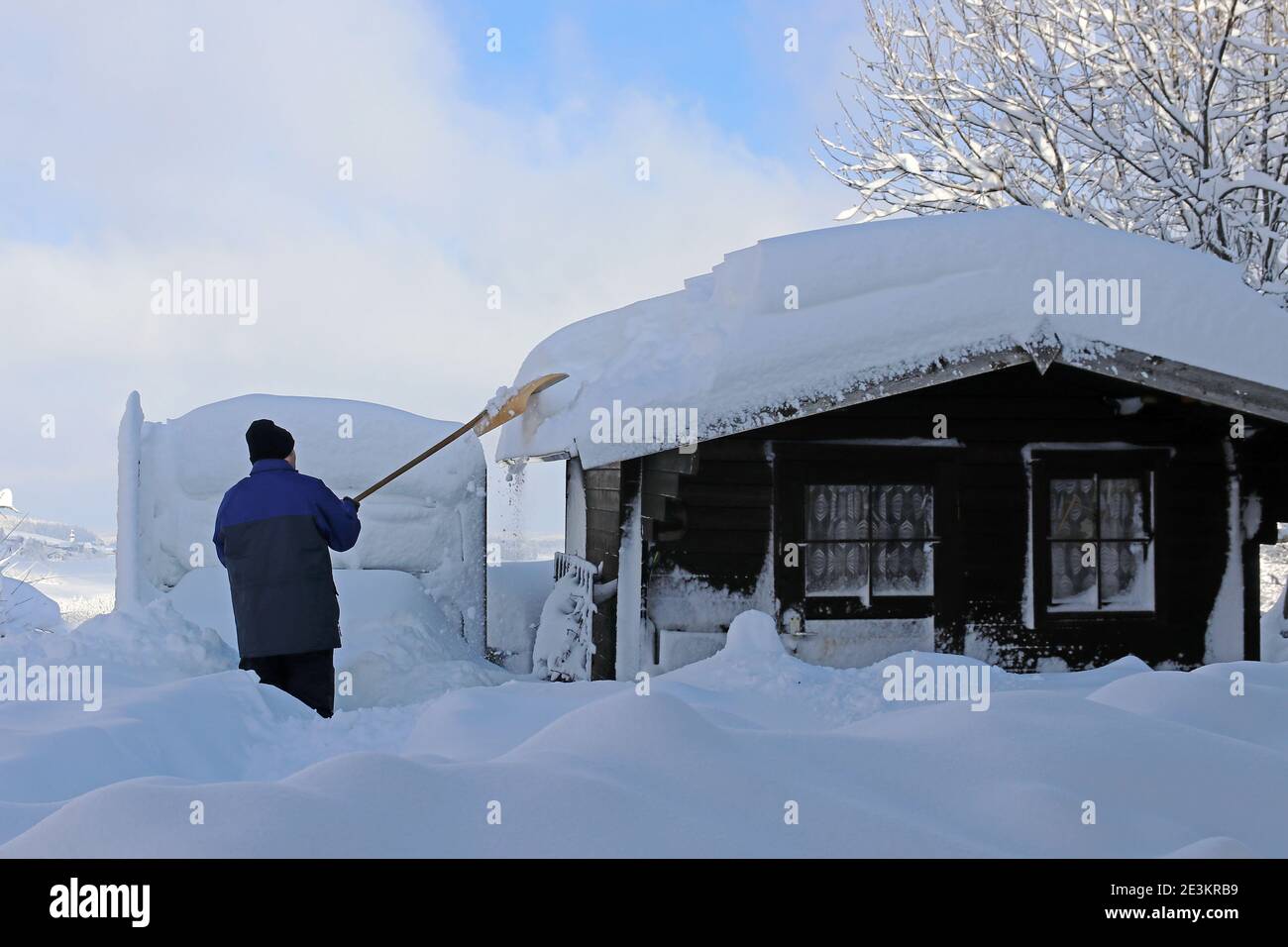 High snow load hi-res stock photography and images - Alamy
