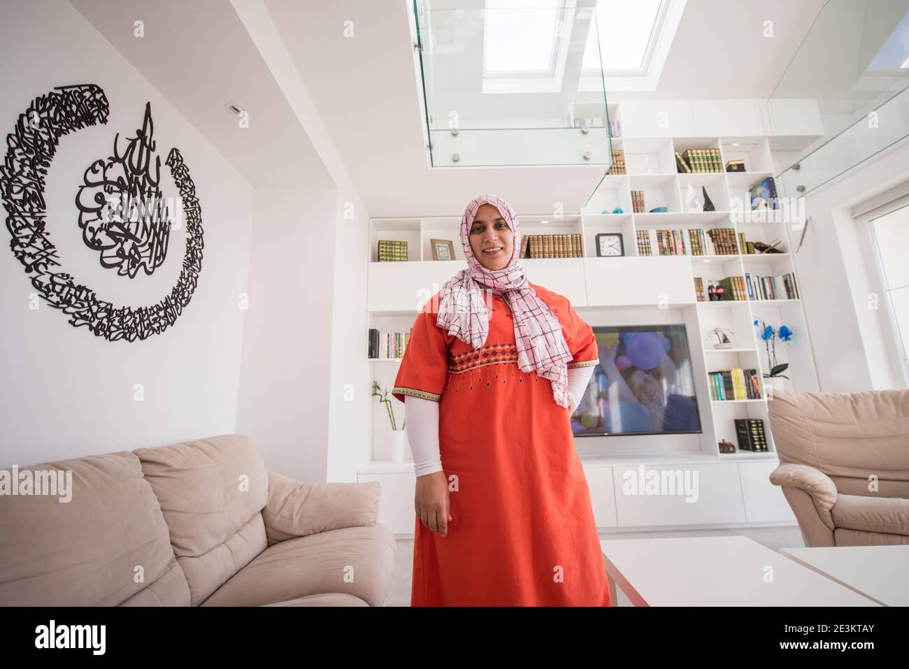 Muslim traditional woman Stock Photo - Alamy