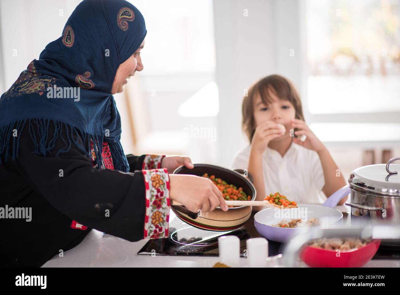 Muslim traditional woman Stock Photo - Alamy