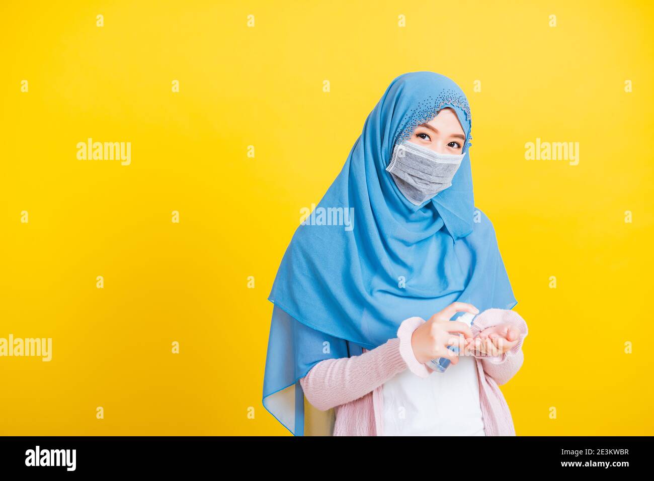 Asian Muslim Arab, Portrait of happy beautiful young woman Islam ...