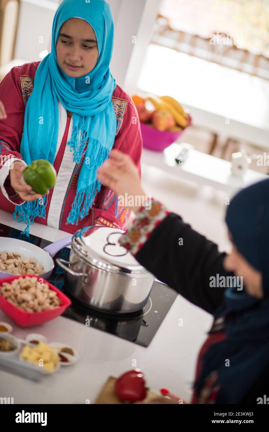 Muslim traditional woman Stock Photo - Alamy