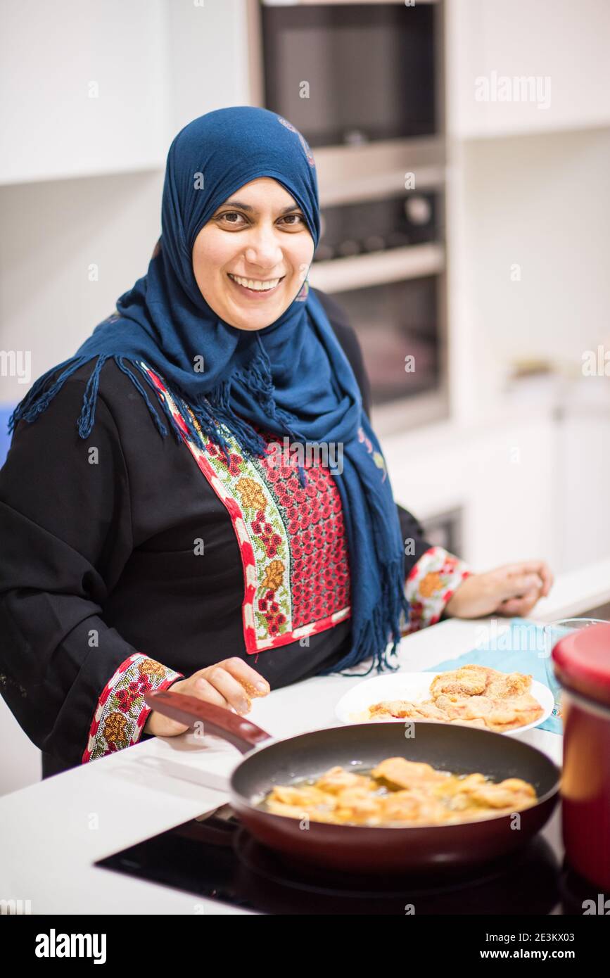 AN Muslim women in kitchen making food Stock Photo - Alamy