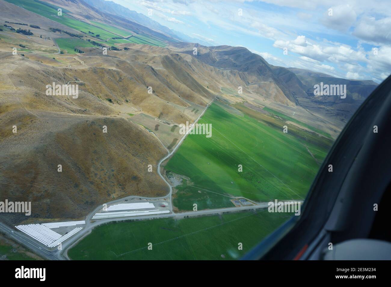 White growing tunnels hi-res stock photography and images - Alamy