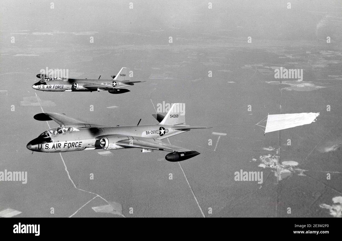 Target towing hi-res stock photography and images - Alamy