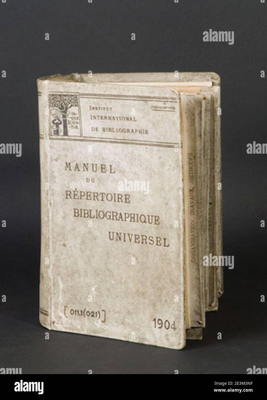 Manuel du Répertoire Bibliographique Universel Stock Photo - Alamy