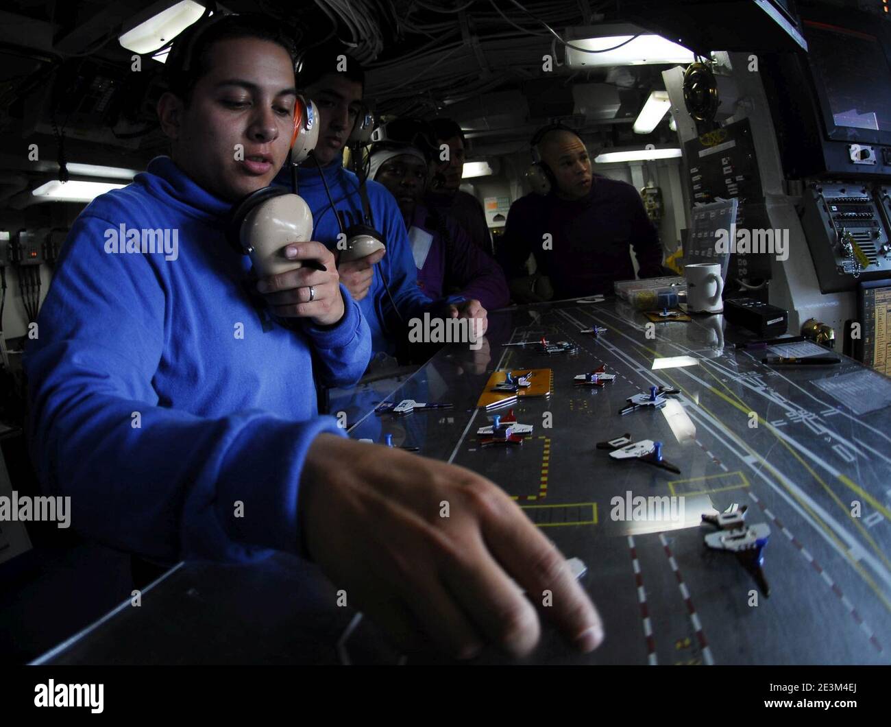 Aircraft movements hi-res stock photography and images - Alamy