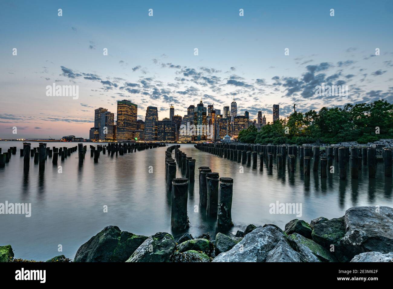 Landscape of Manhattan. View of Brooklyn Bridge Park to Manhattan Stock ...