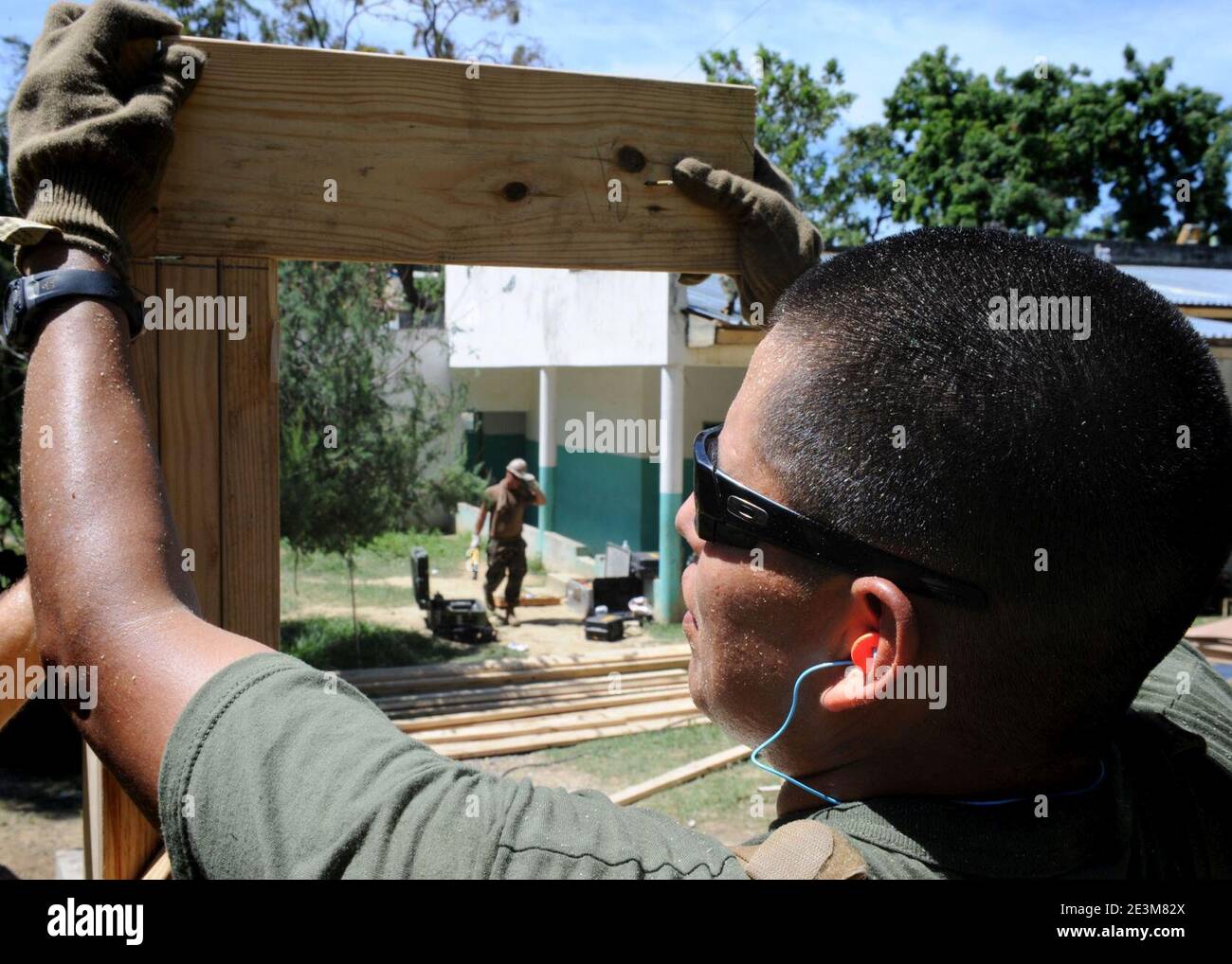 Marines, sailors work in Haiti Stock Photo - Alamy