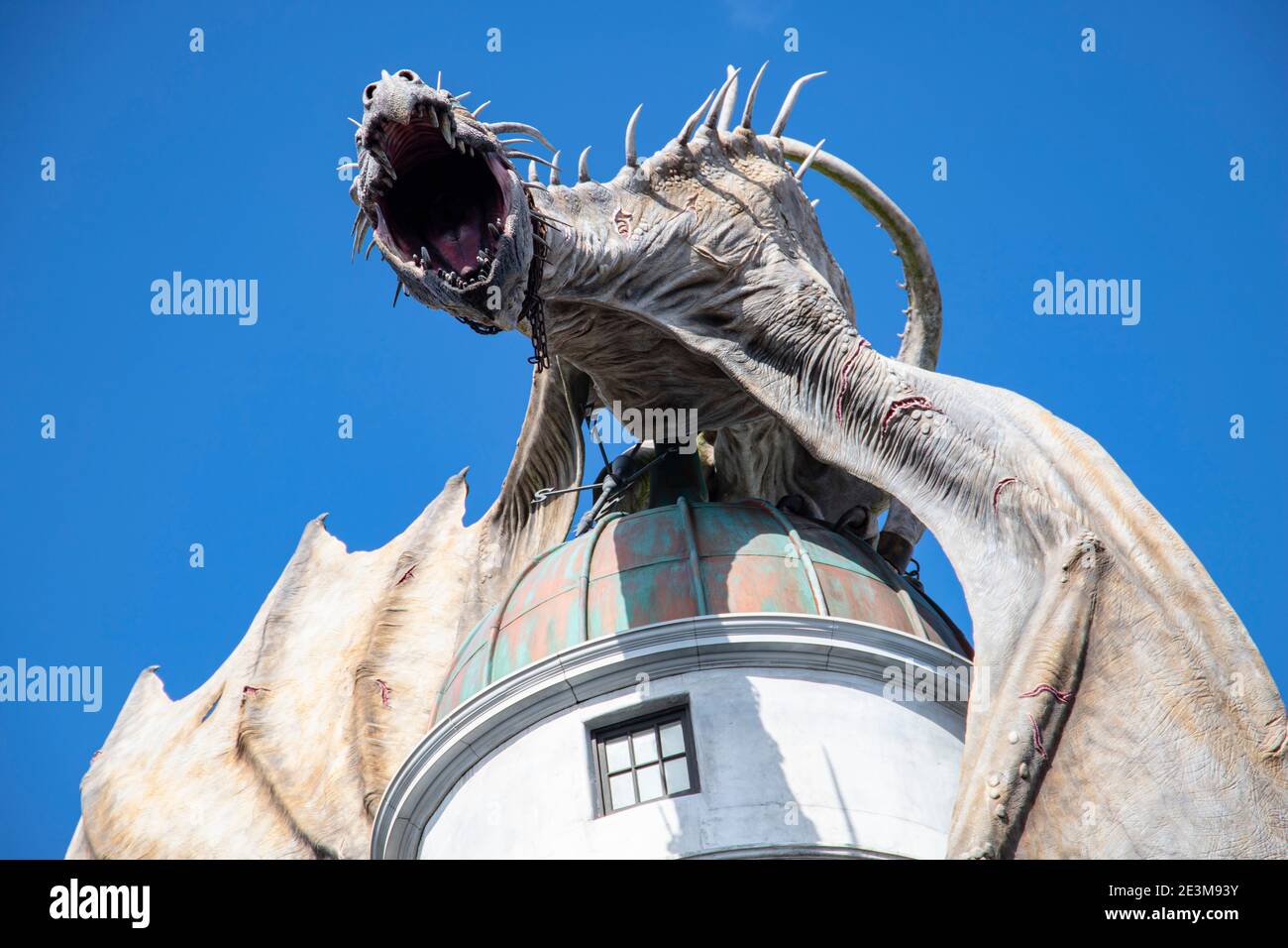 Orlando, FL. The Dragon on top of the Escape from Gringotts Bank ride ...