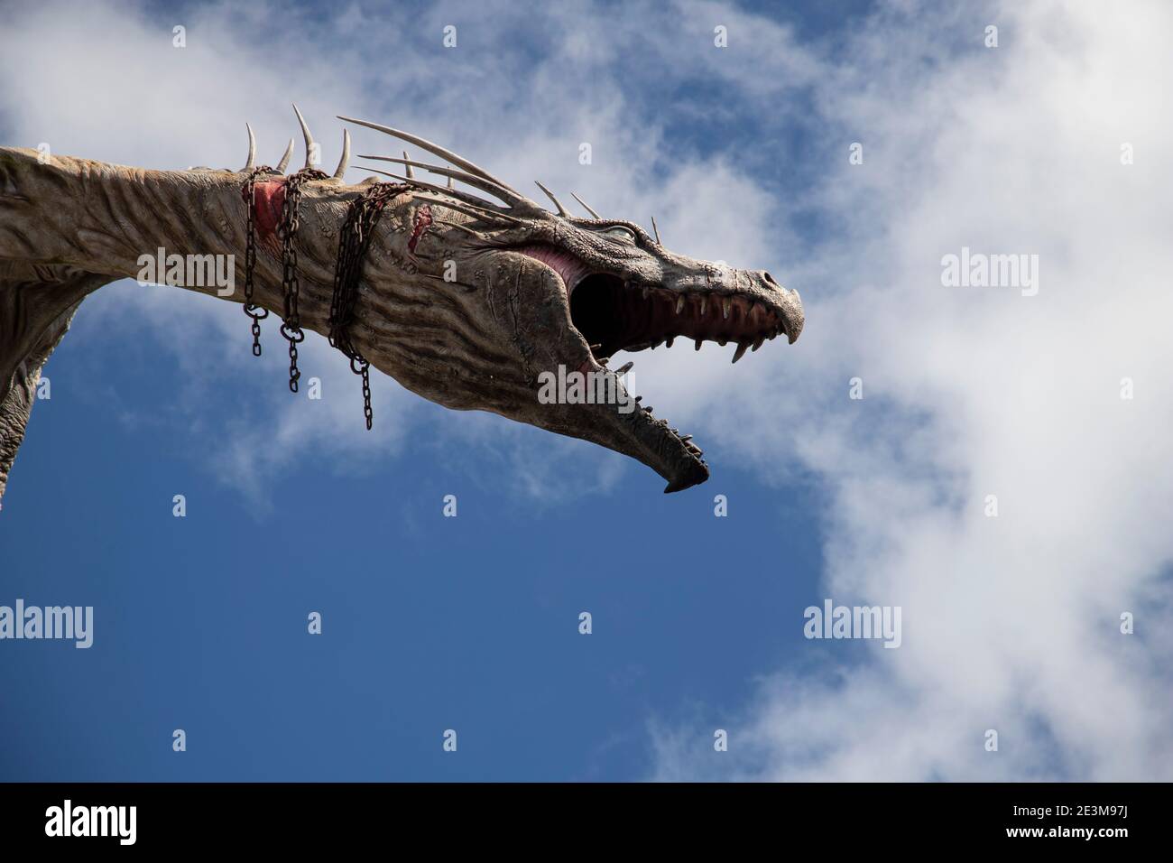 Harry potter escape from gringotts ride hi-res stock photography and ...