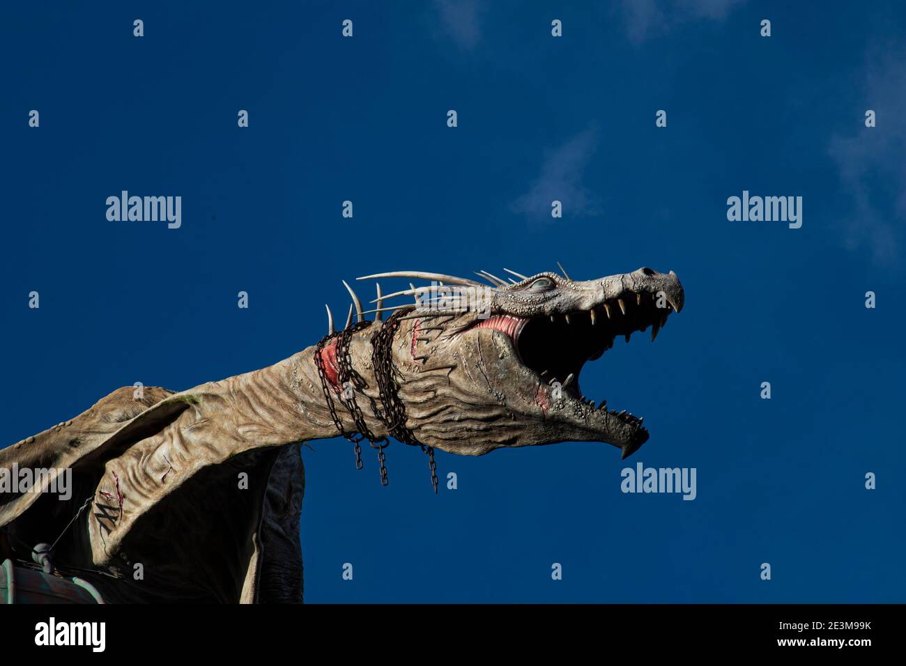 Harry potter escape from gringotts ride hi-res stock photography and ...