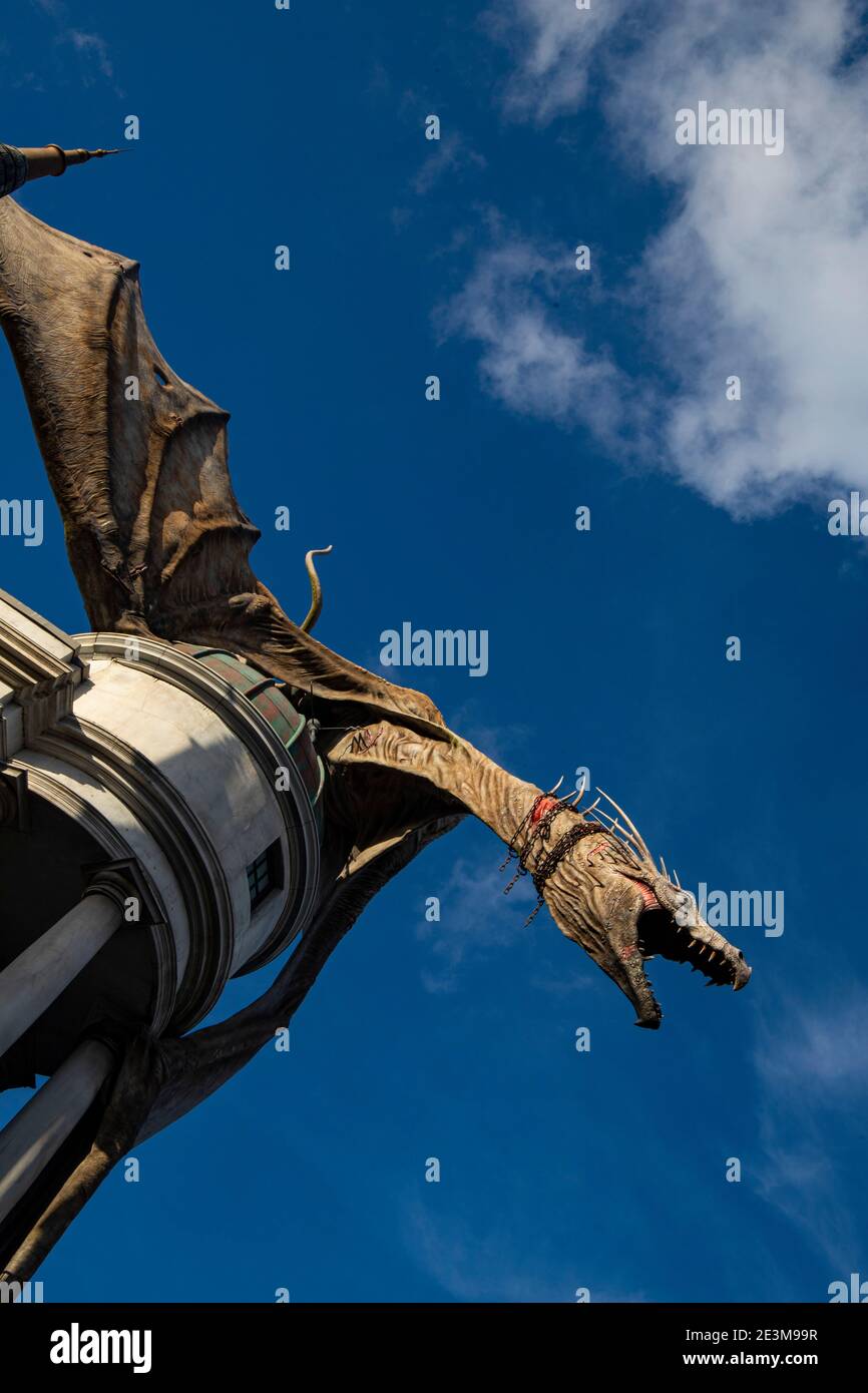 Harry potter escape from gringotts ride hi-res stock photography and ...