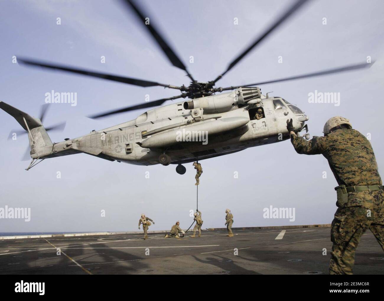 Practice fast roping hi-res stock photography and images - Alamy