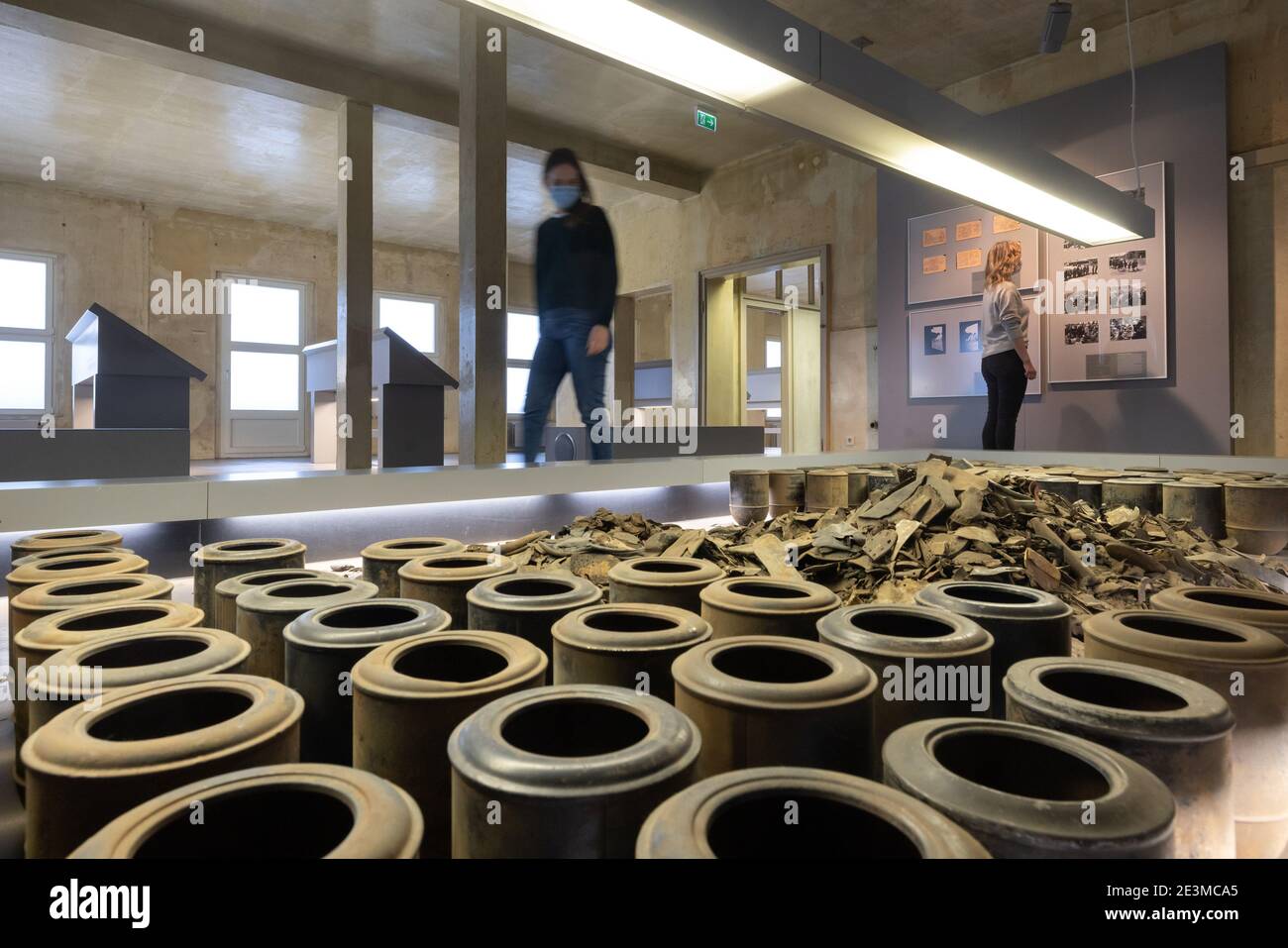 Erfurt, Germany. 15th Jan, 2021. Ash capsules and clothing remnants ...