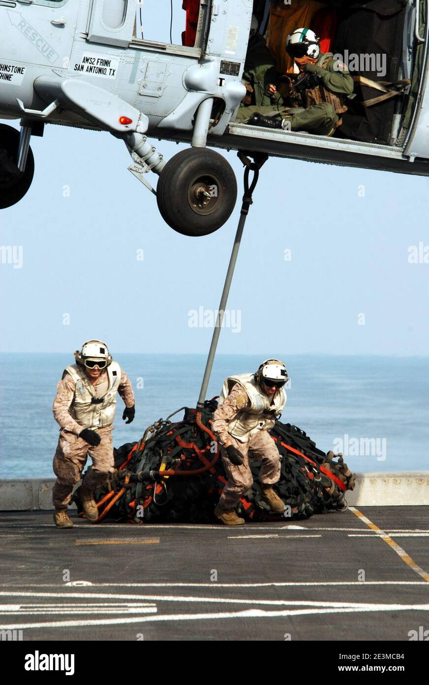 Run with marines hi-res stock photography and images - Alamy