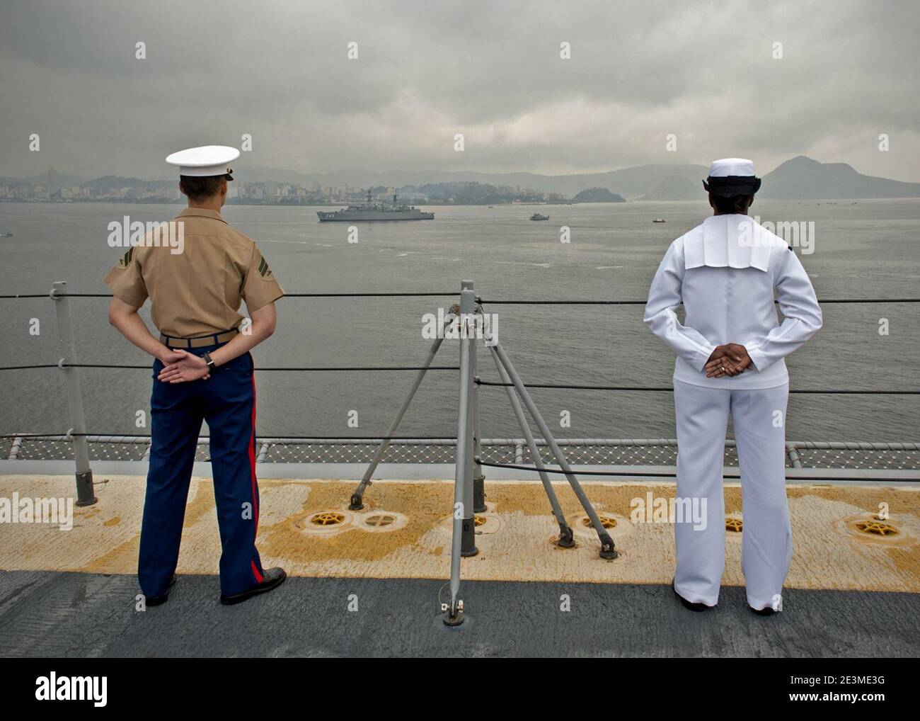 Manning the rails hi-res stock photography and images - Alamy