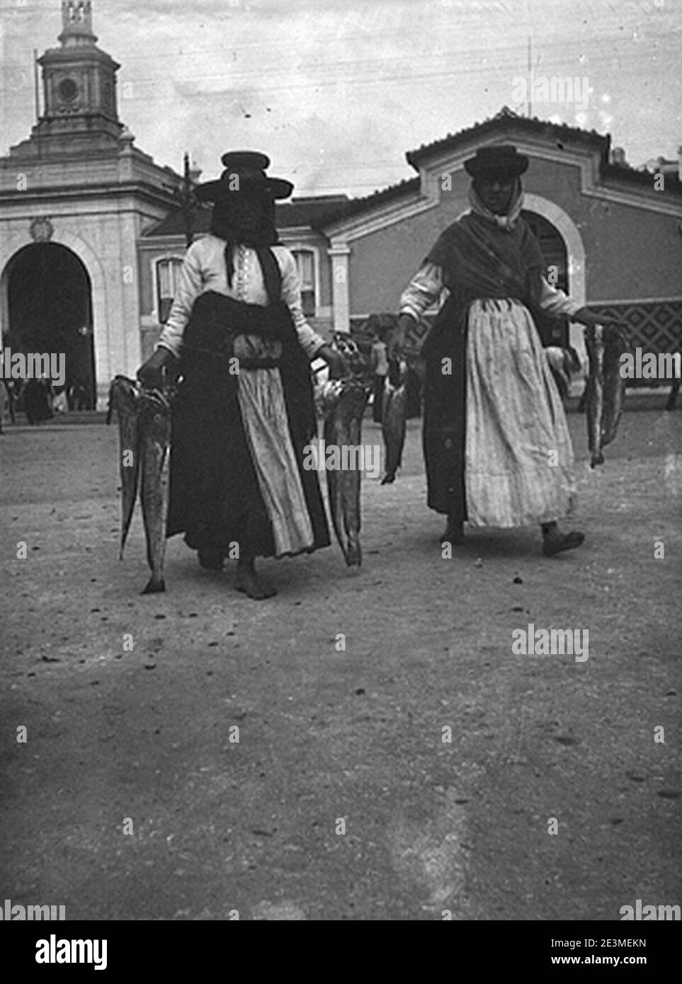 Marchande de poissons (Portugal Stock Photo - Alamy