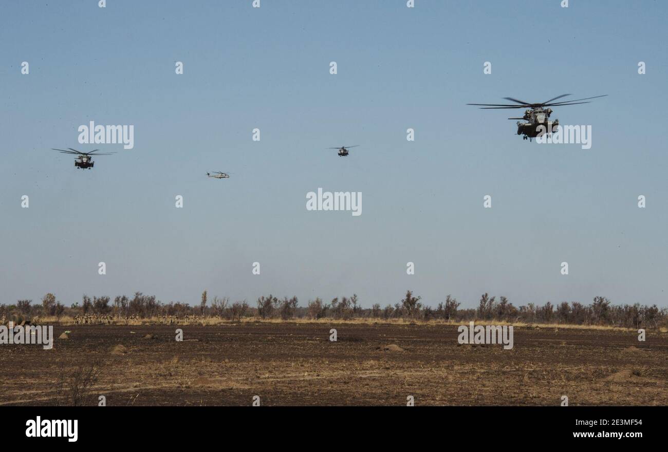 Helo assault hi-res stock photography and images - Alamy