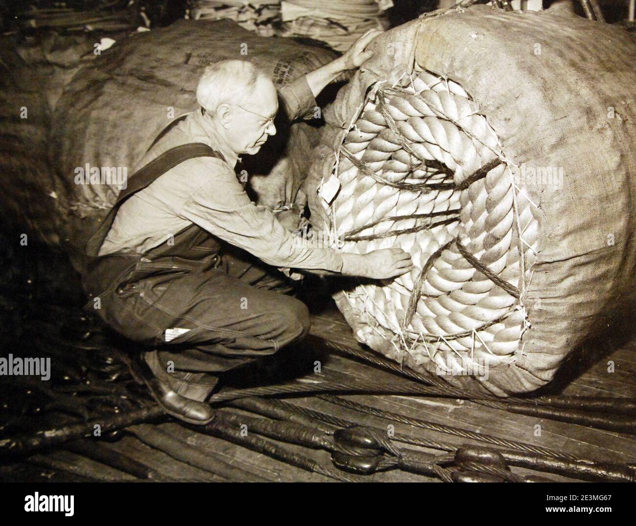 Manila rope is examined for defects, Brooklyn Navy Yard, New York, 1941 ...