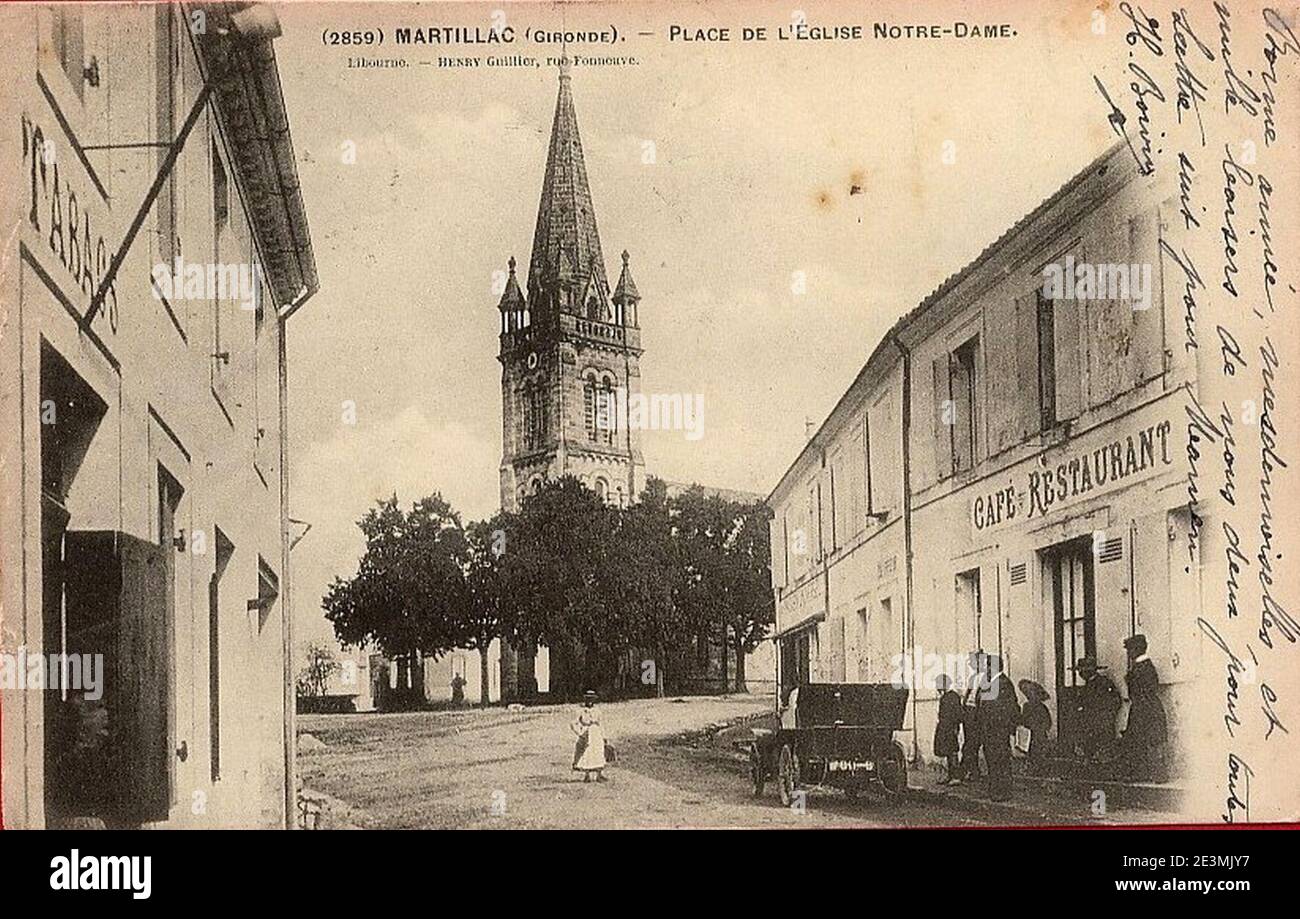 Martillac - Place de l'église Stock Photo - Alamy
