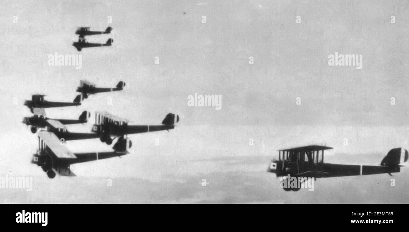 Bomber formation hi-res stock photography and images - Alamy