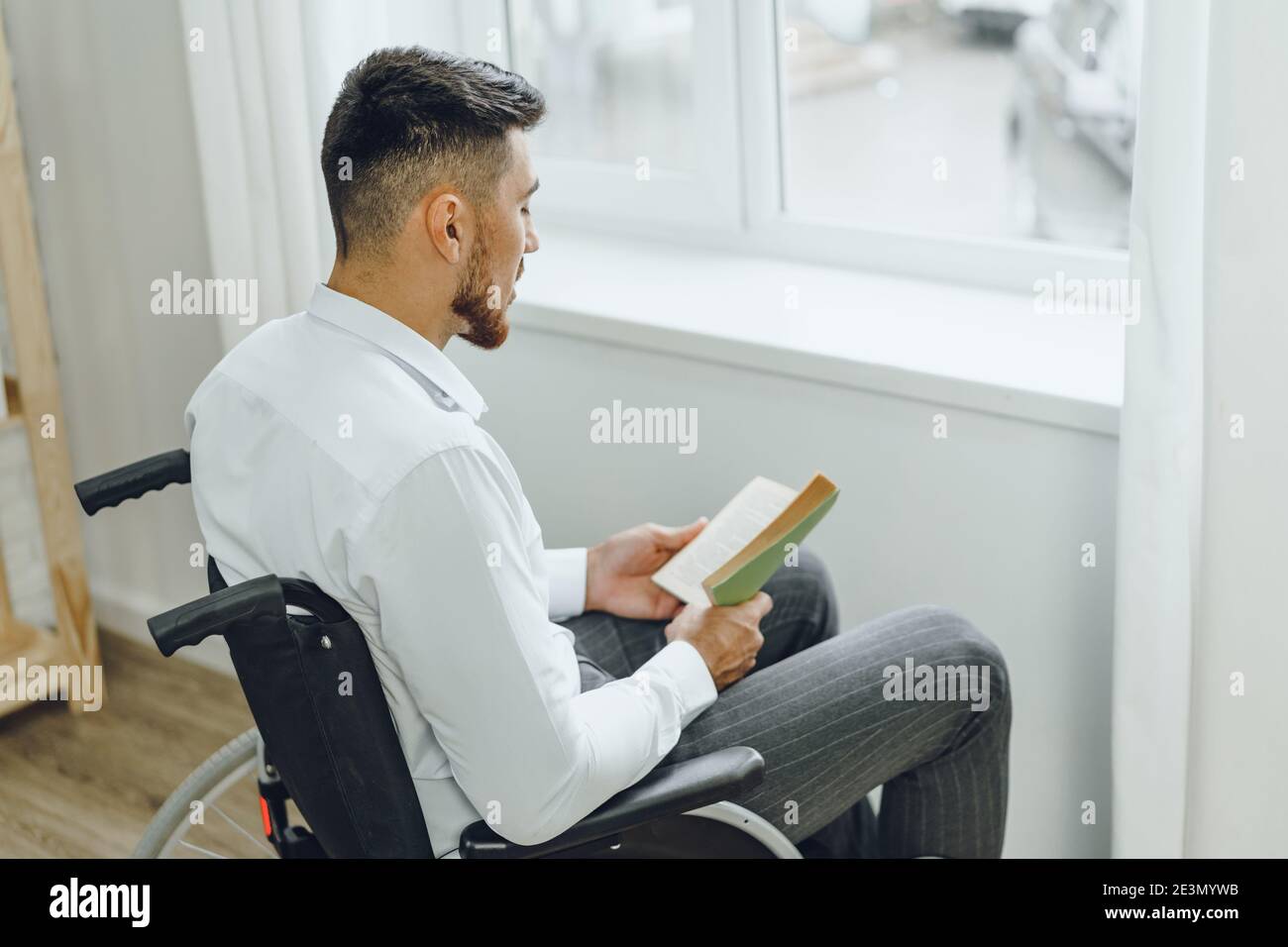 Handicap student reading hi-res stock photography and images - Alamy