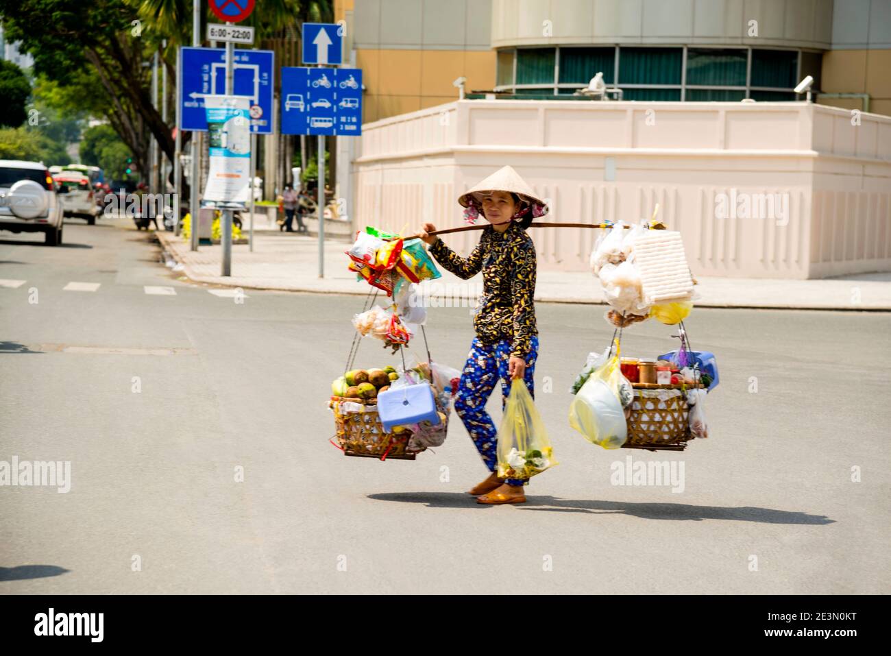 Vietnam shoulder pole hi-res stock photography and images - Alamy