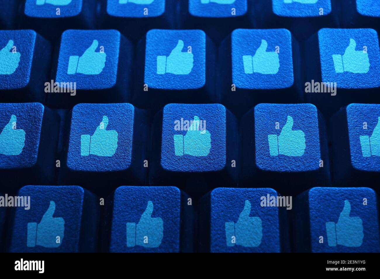Like many thumbs up hi-res stock photography and images - Alamy