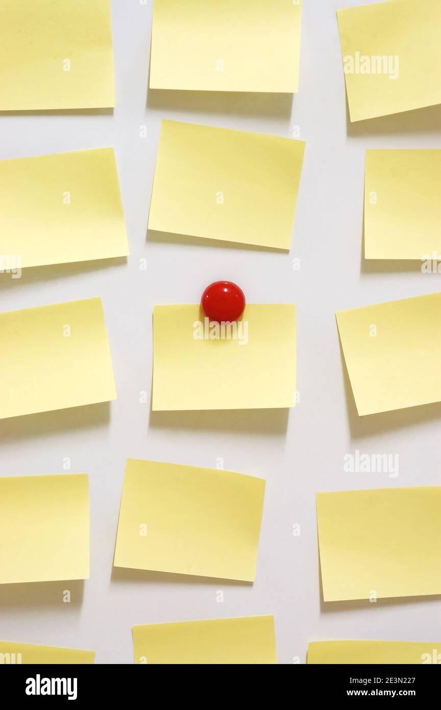 Yellow post it note and magnet button on whiteboard Stock Photo - Alamy