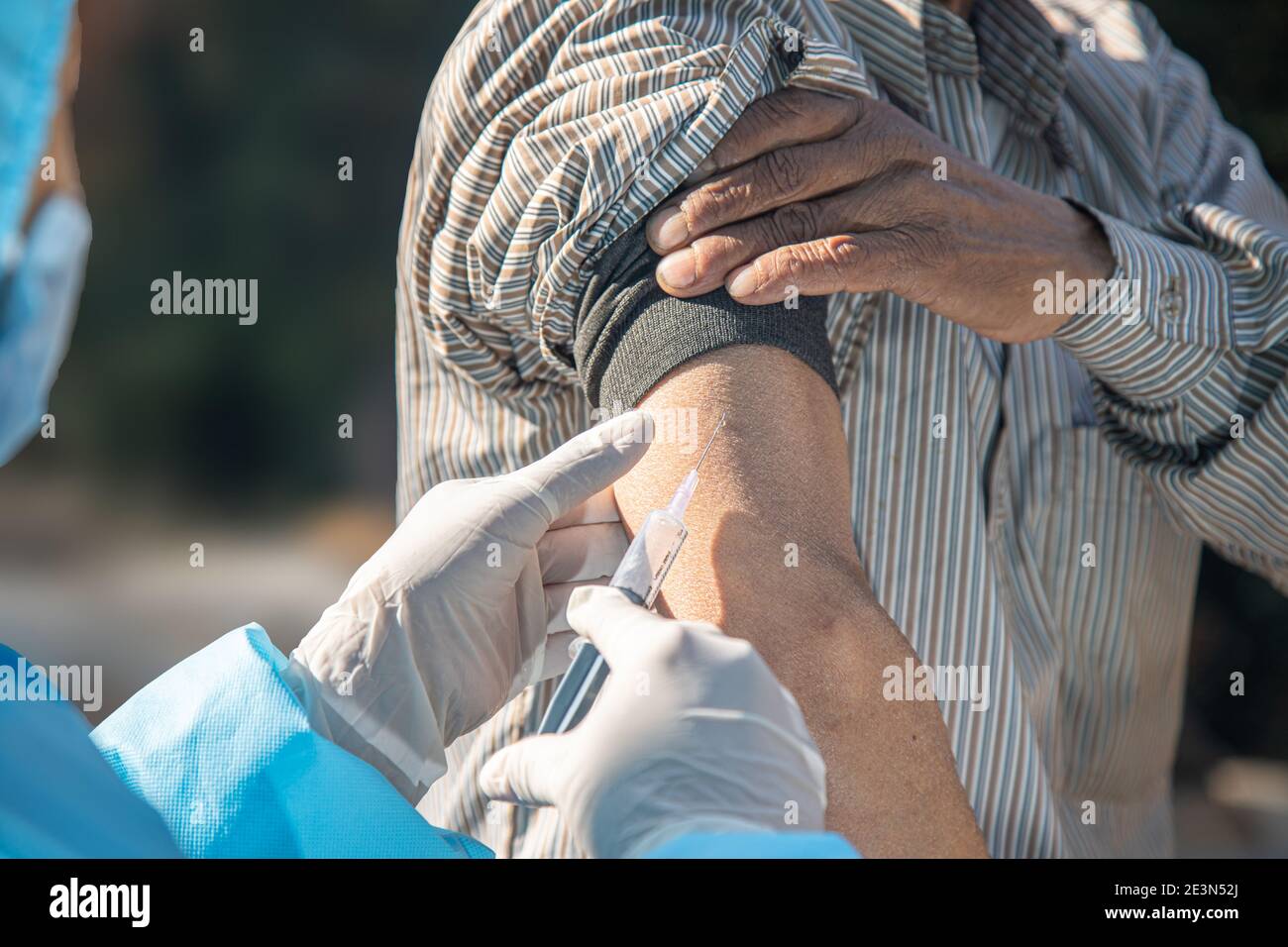 Indian doctor injection hi-res stock photography and images - Alamy