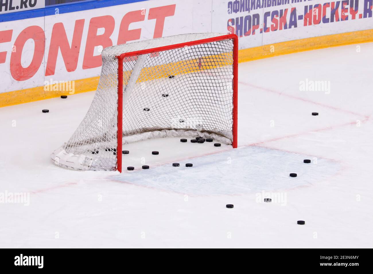 Empty hockey arena hi-res stock photography and images - Alamy