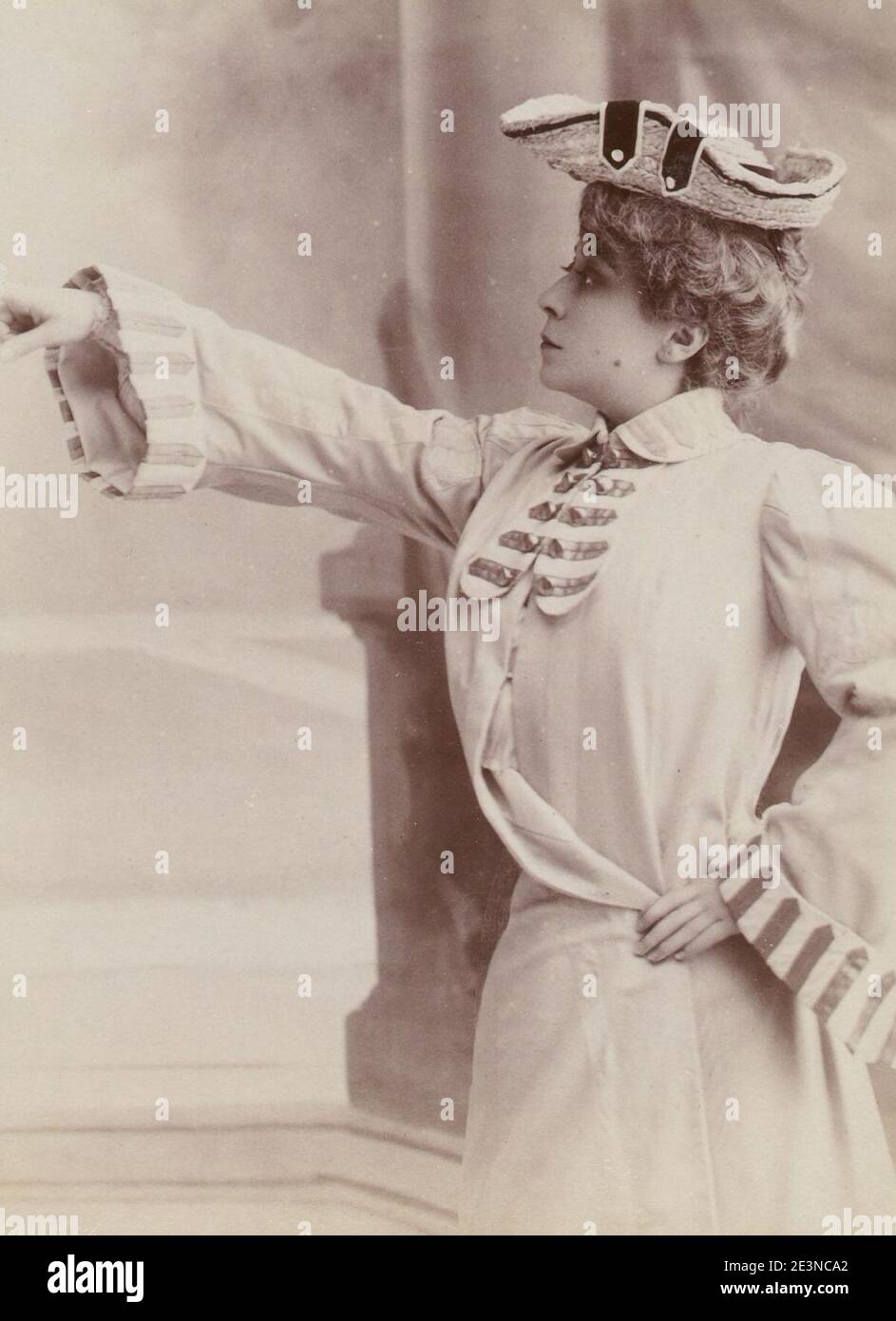 Mariette Sully, btv1b8596905t-p013, 2 Stock Photo - Alamy